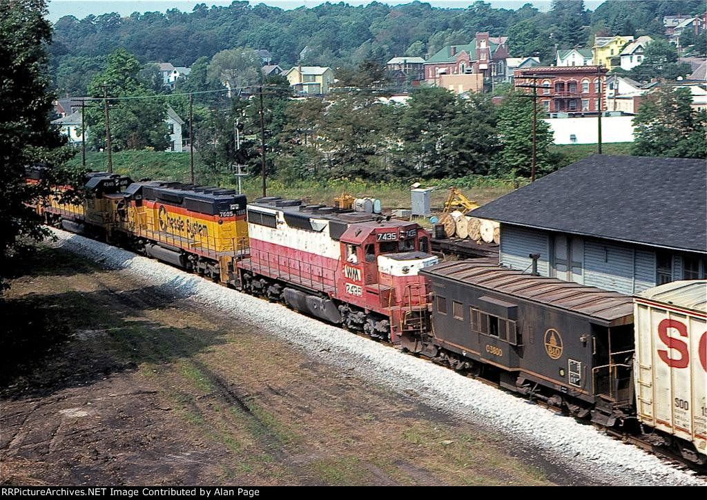 WM 7435 passes Rockwood Station